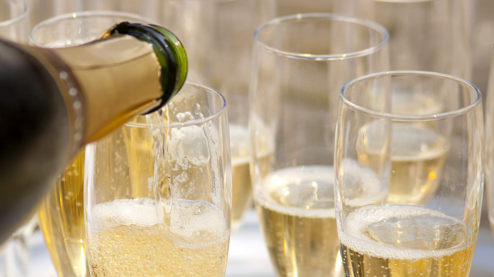 12 Mistakes Everyone Makes When Drinking Sparkling Wine
