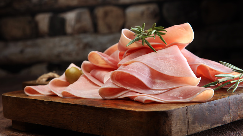 8 Best And 8 Worst Foods To Eat At A Breakfast Buffet