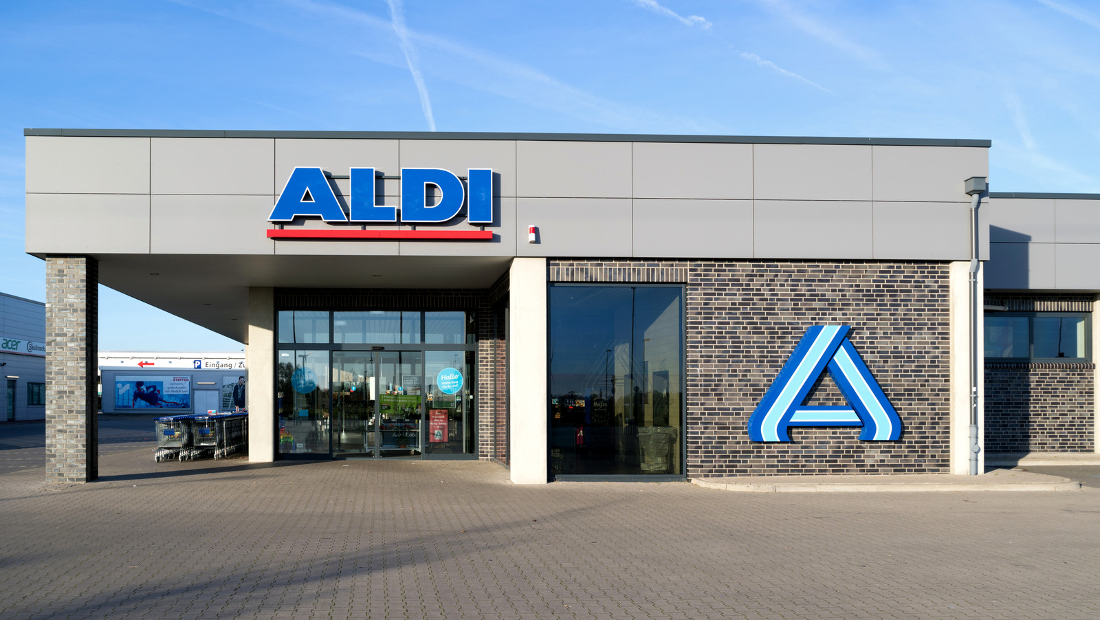 Aldi Shoppers Are Loving Its New Greek-Inspired Hummus Flavors