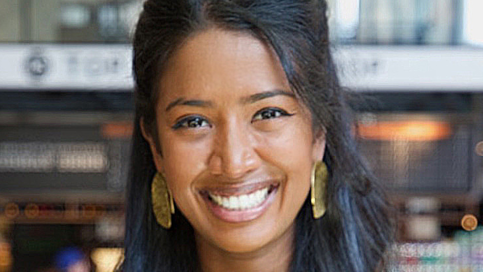 Author Sarah Thomas Talks New Kalamata's Kitchen Book - Exclusive Interview