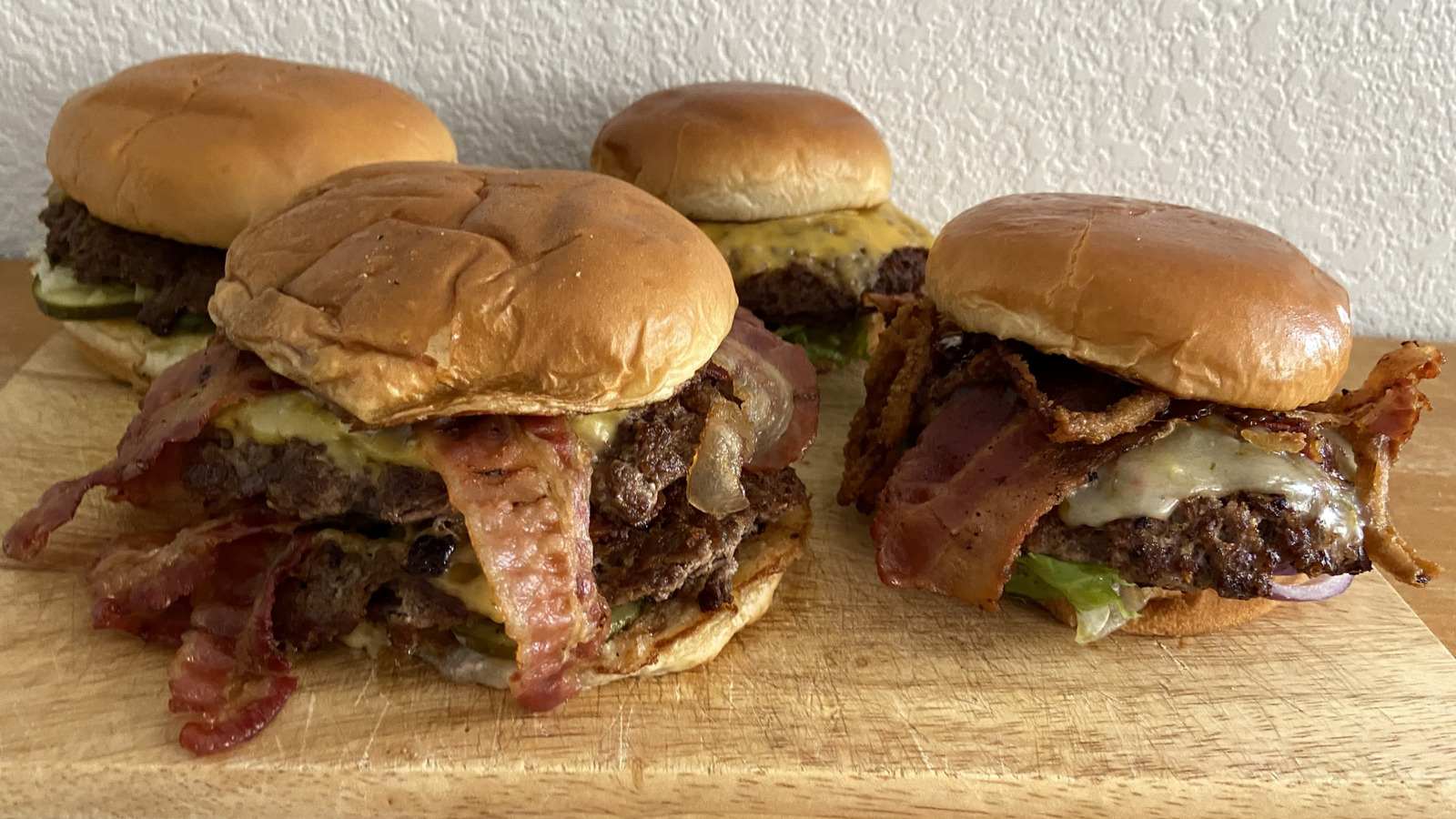 Chili's Vs Applebee's: Who Has The Best Burger?