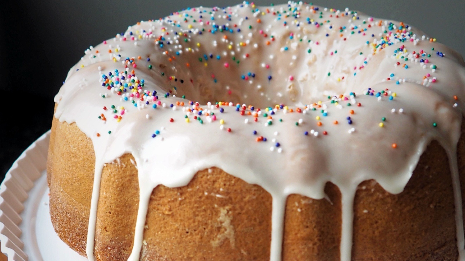 Dangerously Easy 3-Ingredient Cakes You'll Make All The Time