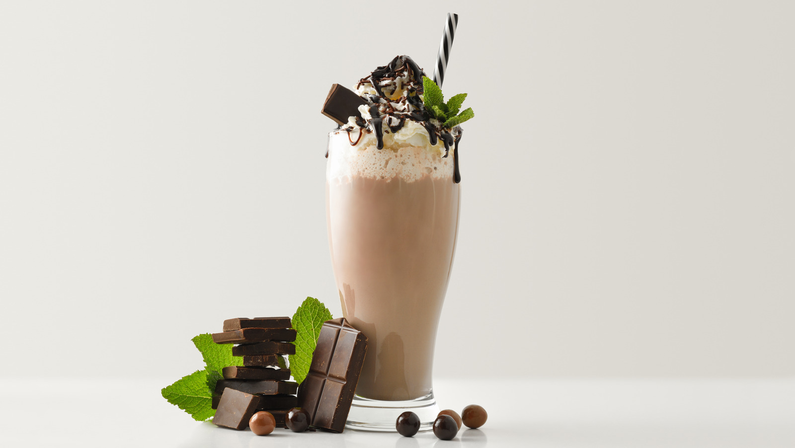 Del Taco Just Brought Back Three Fan-Favorite Chocolatey Drinks