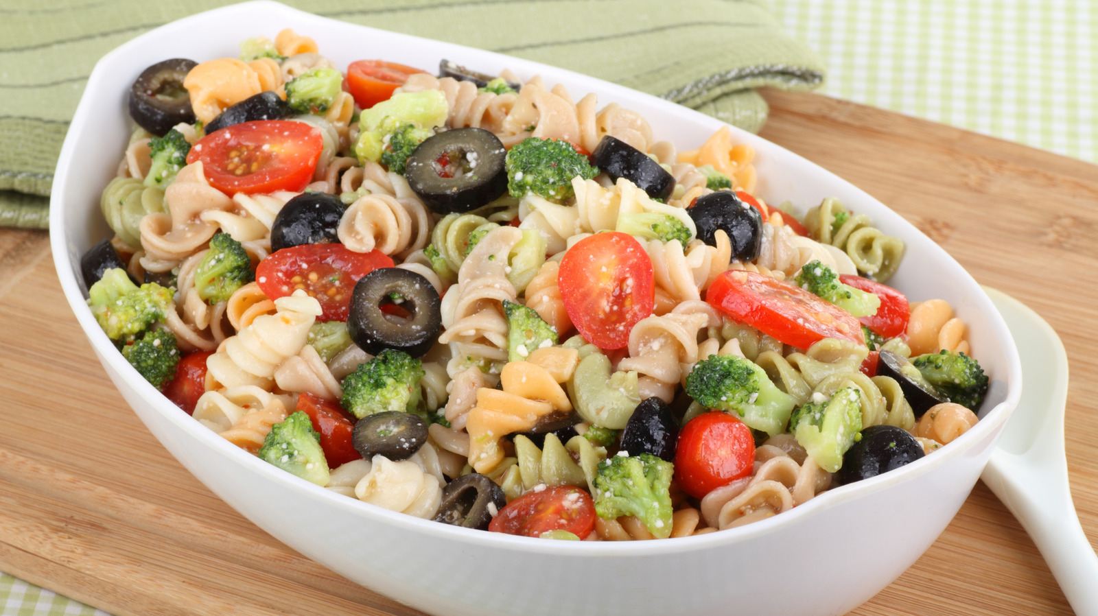 Deli Pasta Salad Always Tastes Better. Here's Why