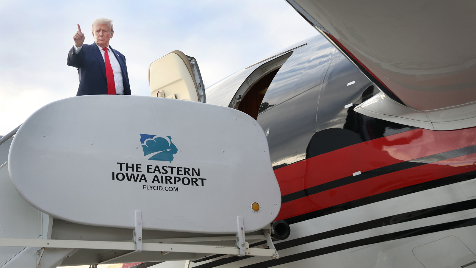 Dining On Donald Trump's Private Jet Is No Luxury Experience