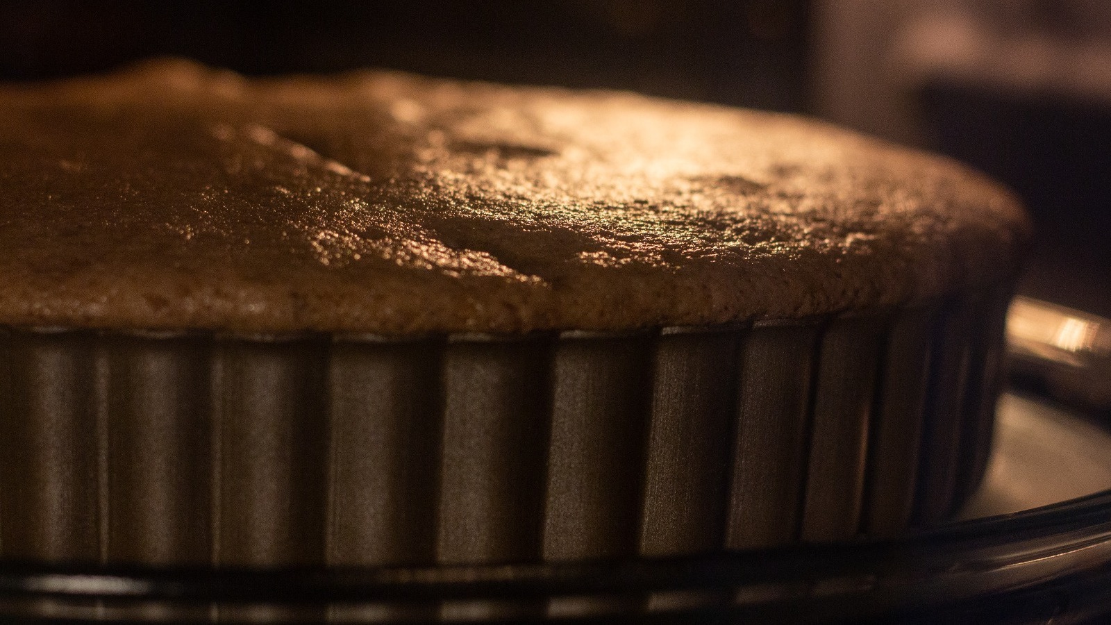 Does This Classic GBBO Sheet Pan Trick Really Cool Off Cakes?