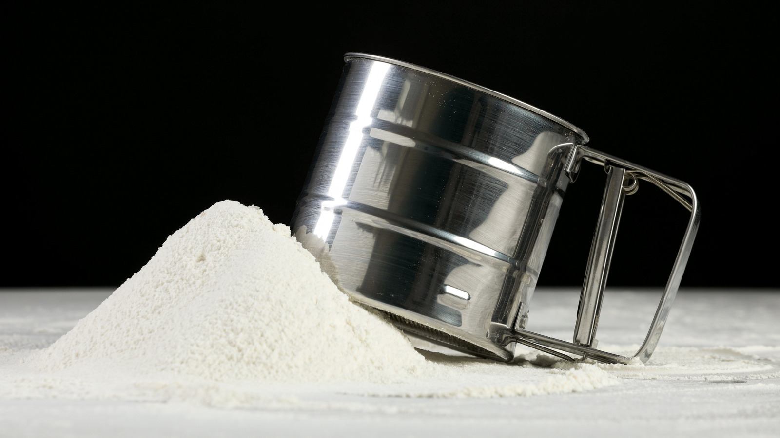 Here's How To Finally Get Your Filthy Flour Sifter Clean Again