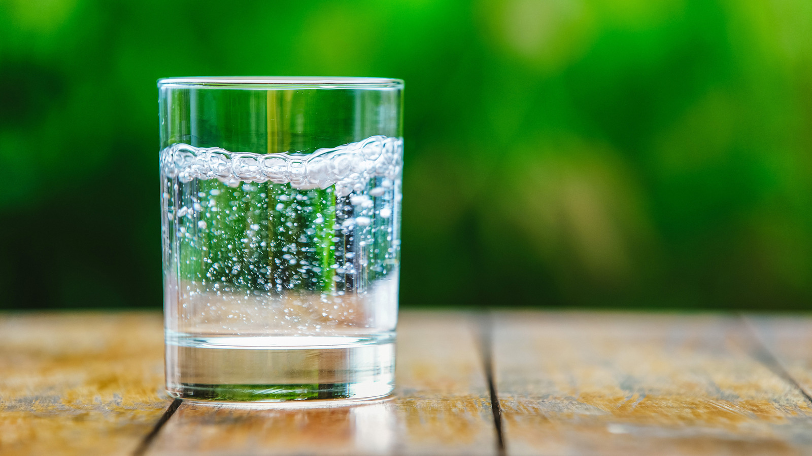 How Are Sparkling Water And Mineral Water Different?