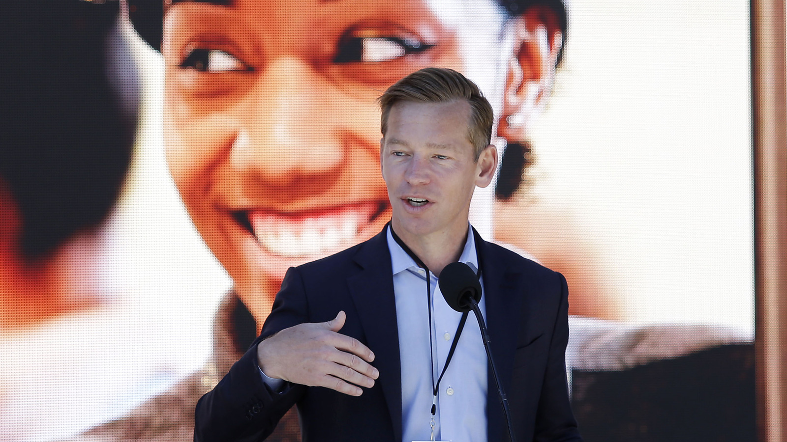 McDonald's CEO Just Apologized For Response To Chicago Shooting