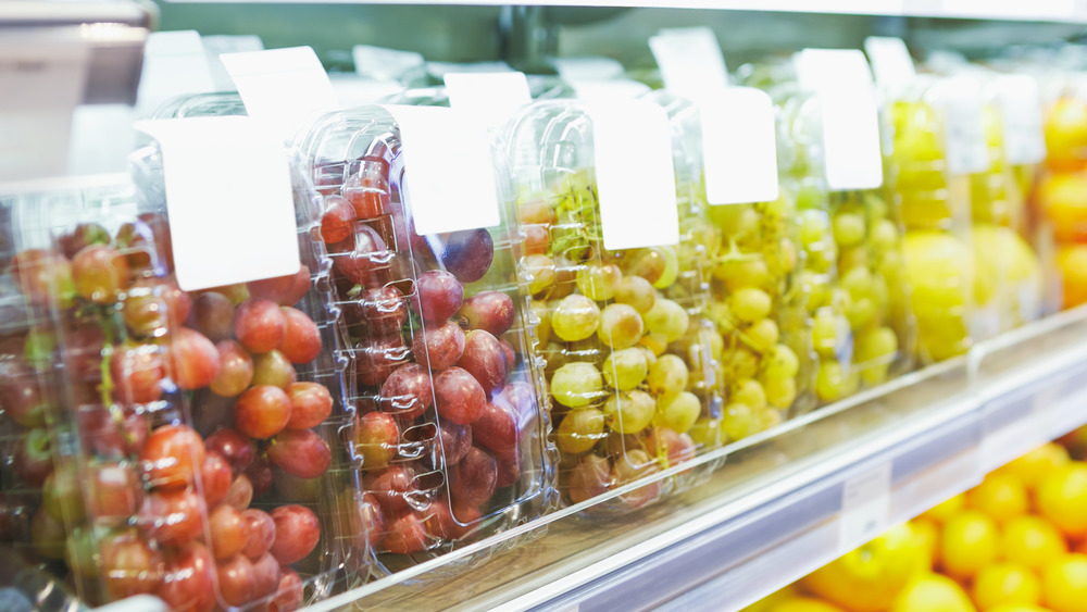Mistakes Everyone Makes When Buying Grapes