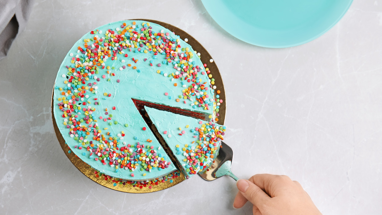 Mistakes Everyone Makes When Frosting A Cake