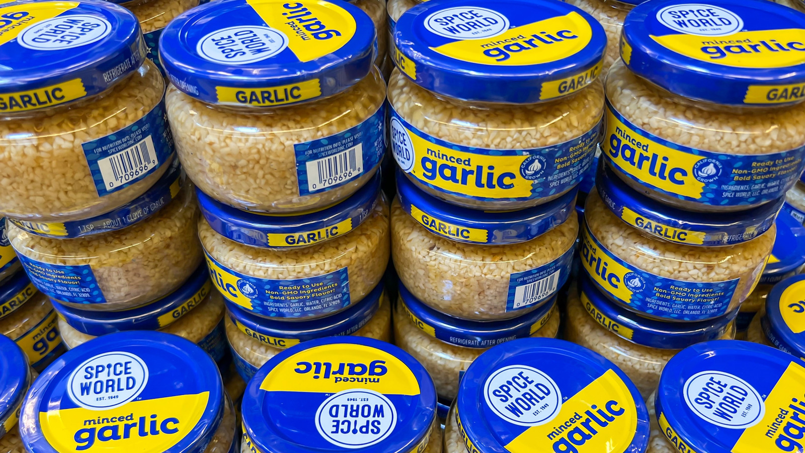Mistakes Everyone Makes With Jarred Garlic