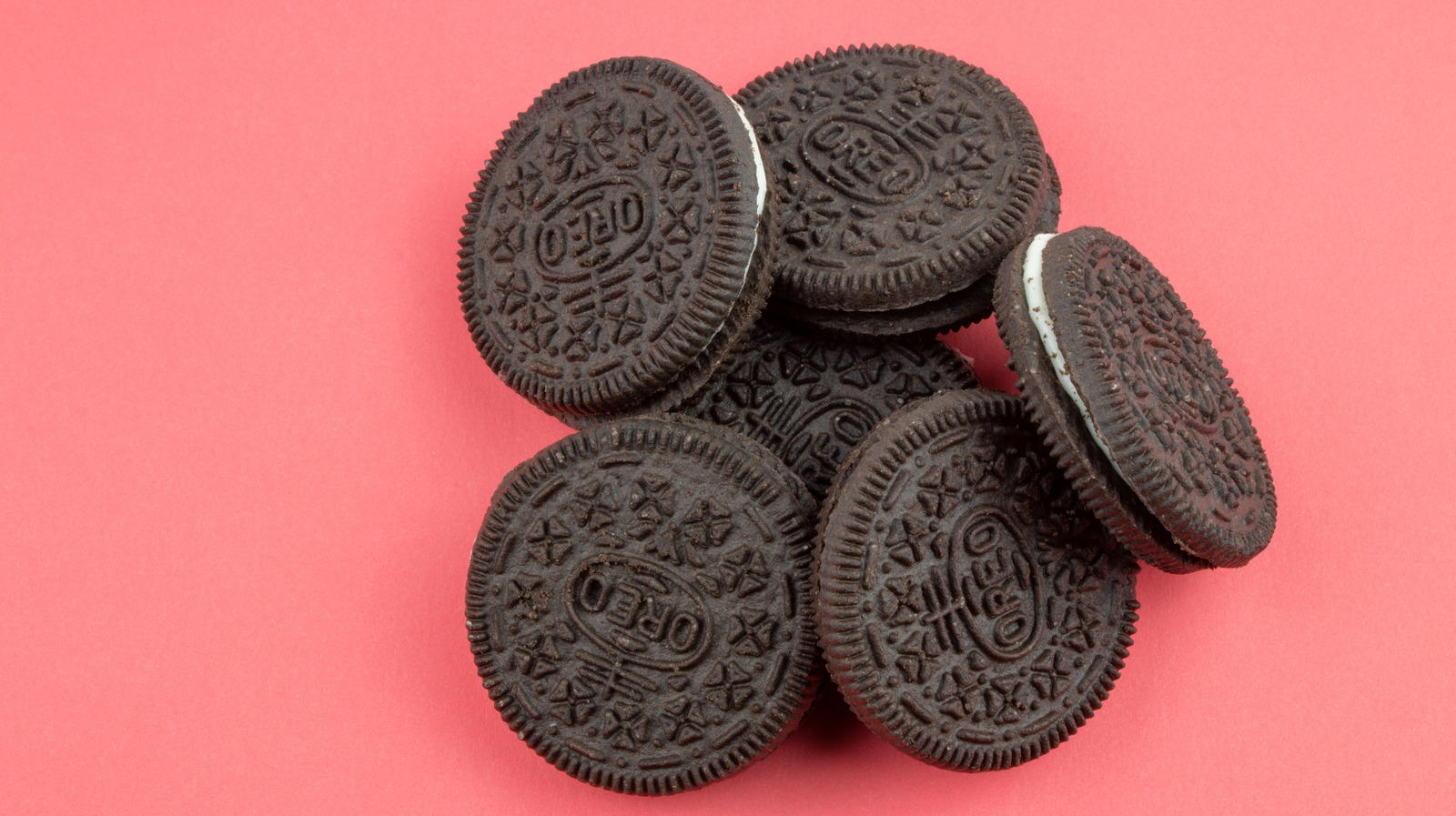 Oreo Is Bringing Back This Beloved Flavor Just In Time For The Holidays