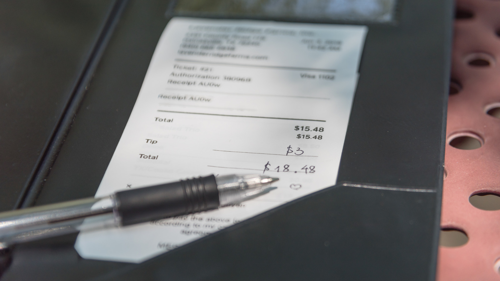 Servers On Reddit Are Sharing How They Reacted To No Tip Customers Servers On Reddit Are Sharing How They Reacted To No Tip Customers