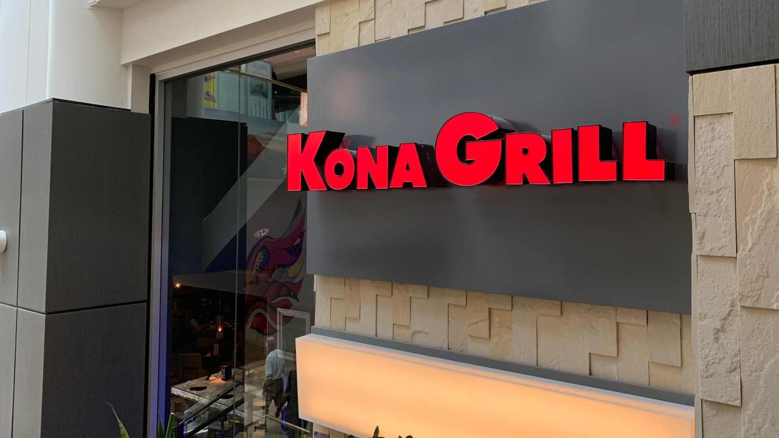Signs Kona Grill Is Struggling To Stay In Business