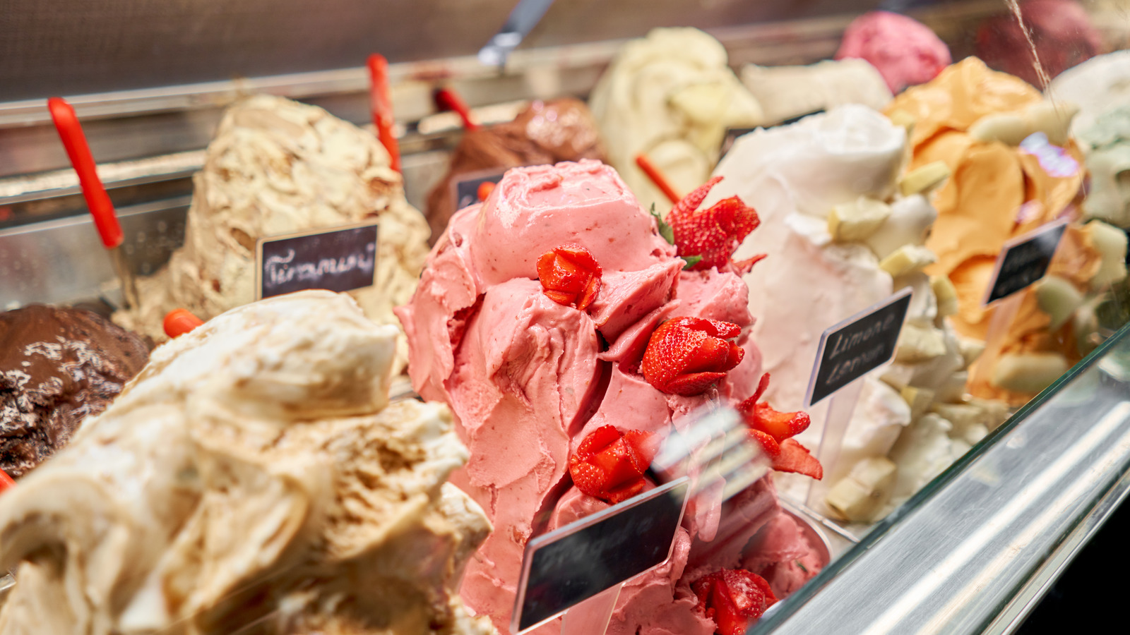 Signs That The Gelato You're Eating Is Fake