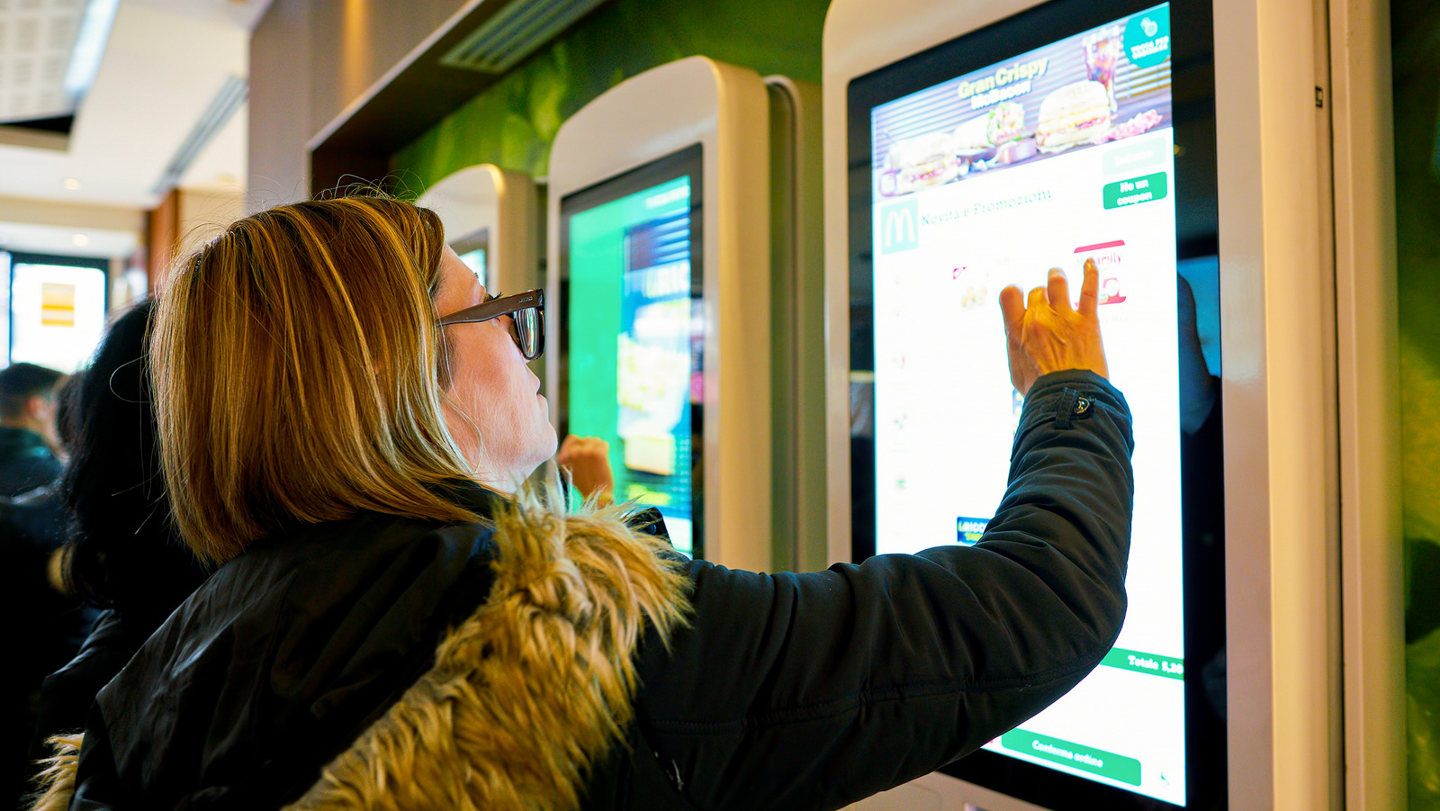 Qmatic Intro 8 Self Service Kiosk Hansabcom Interactive and Self ...