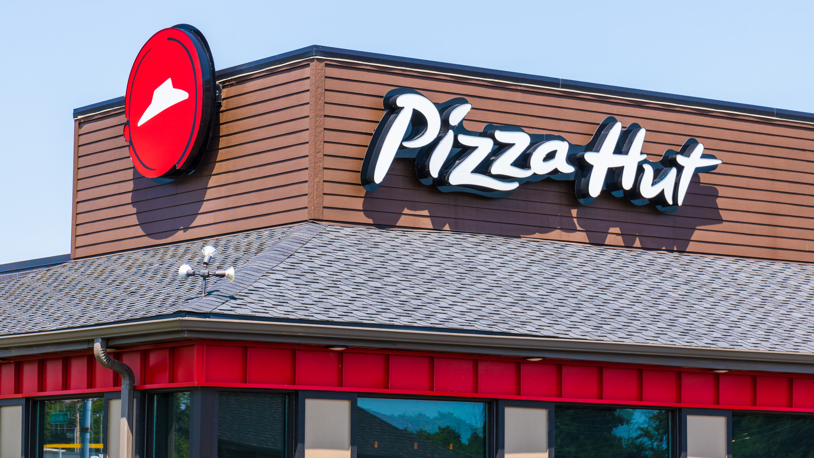 The Bizarre Reason Pizza Hut Apologized For Its Ketchup Bottles