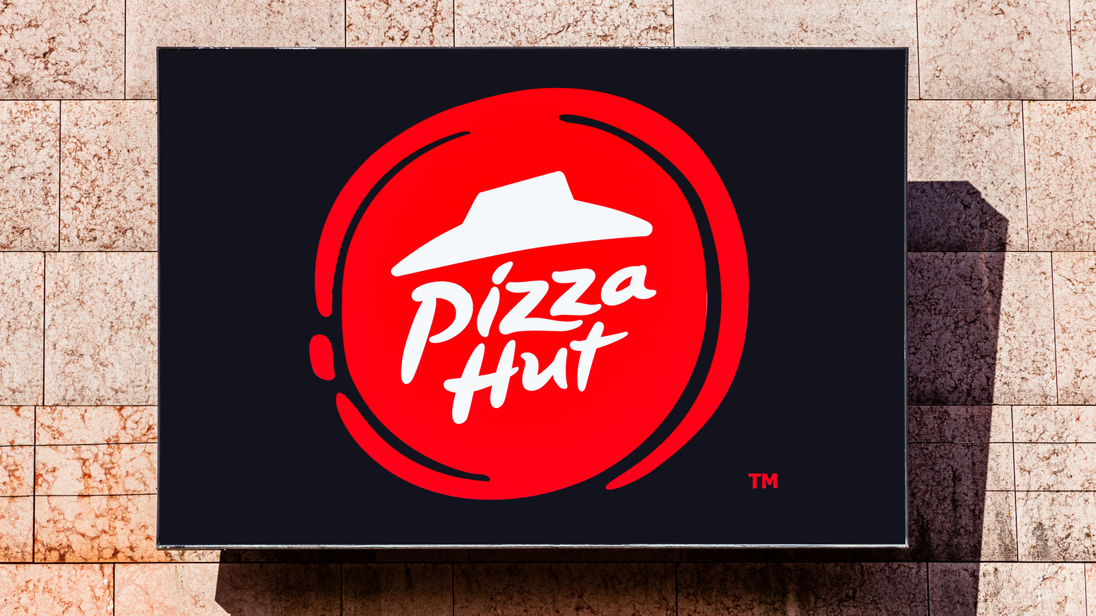 The Bizarre Story Behind This Ringo Starr Pizza Hut Ad