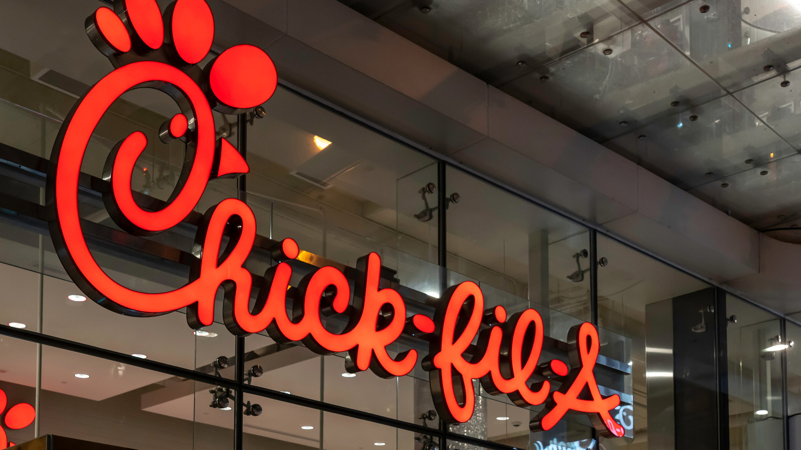 The Chick-Fil-A Drive-Thru Etiquette Rule Fans Can't Agree On The Chick-Fil-A Drive-Thru Etiquette Rule Fans Can't Agree On