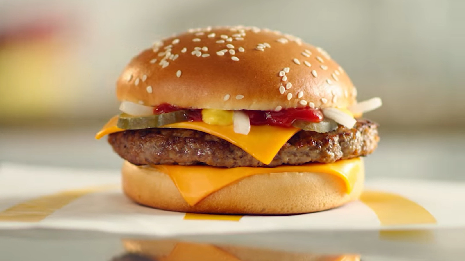 What's The Difference Between A McDonald's Deluxe Quarter Pounder Vs A ...