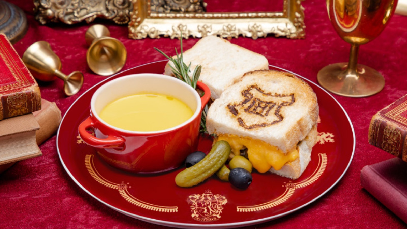 The Dining Experience Harry Potter Lovers Won't Want To Miss