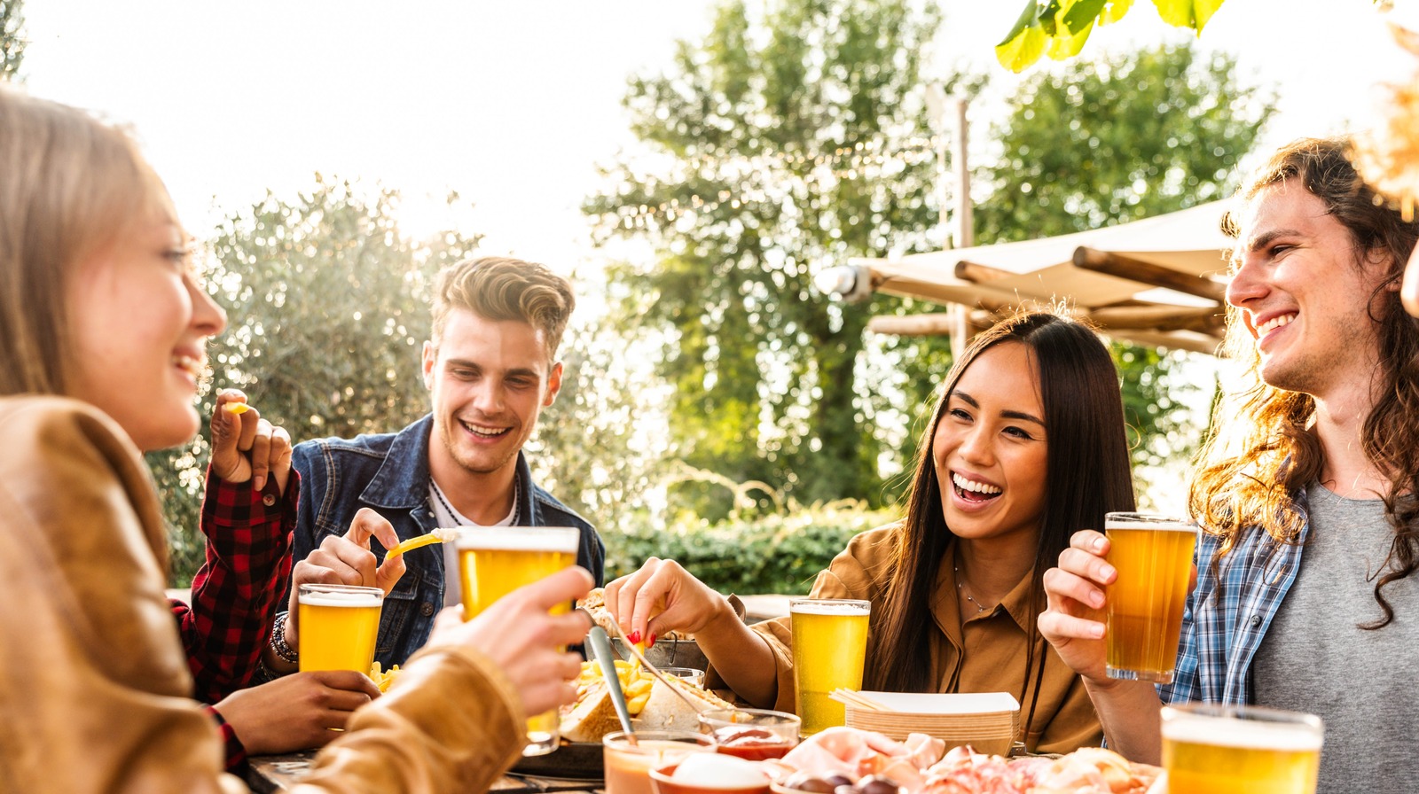 The Dinner Party Rule You Should Never Break At Restaurants