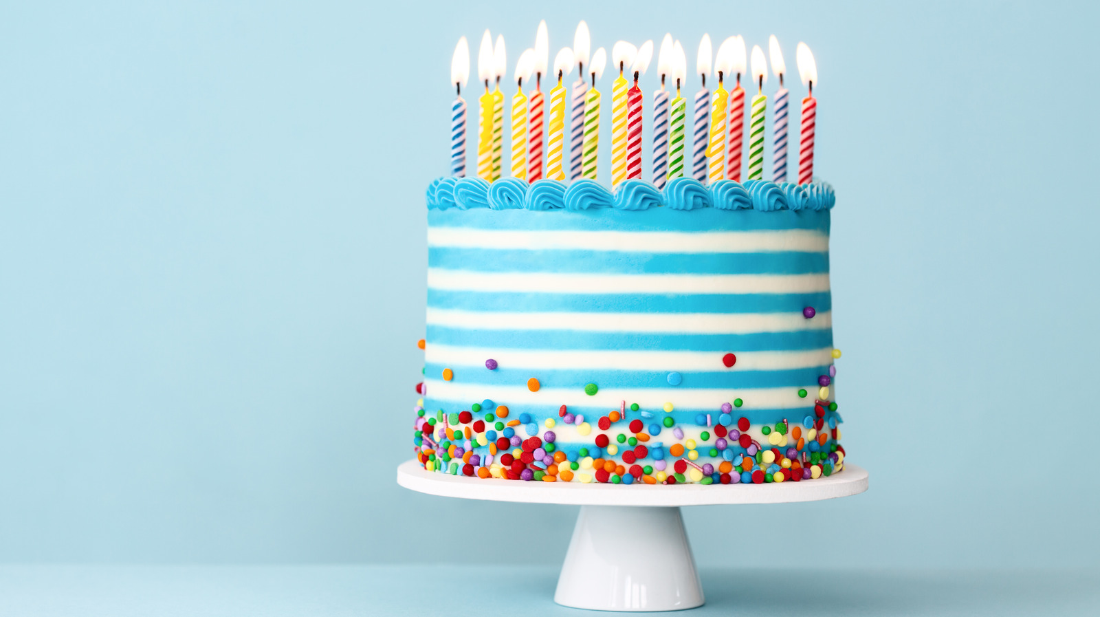 The Easy Trick To Piping A Cake Like A Professional