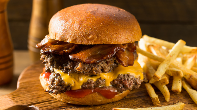 The Original Smashburger Wasn't Invented By The Similar-Named Chain