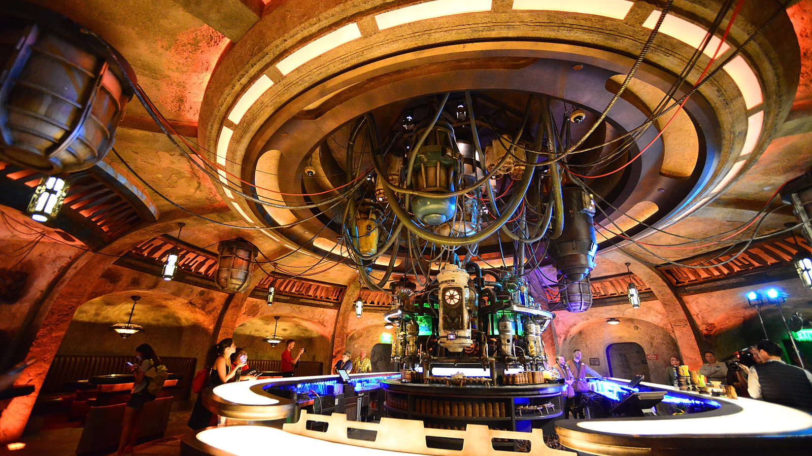 The Tongue-Tingling Cocktail You Can Find At Disney's Star Wars: Galaxy ...