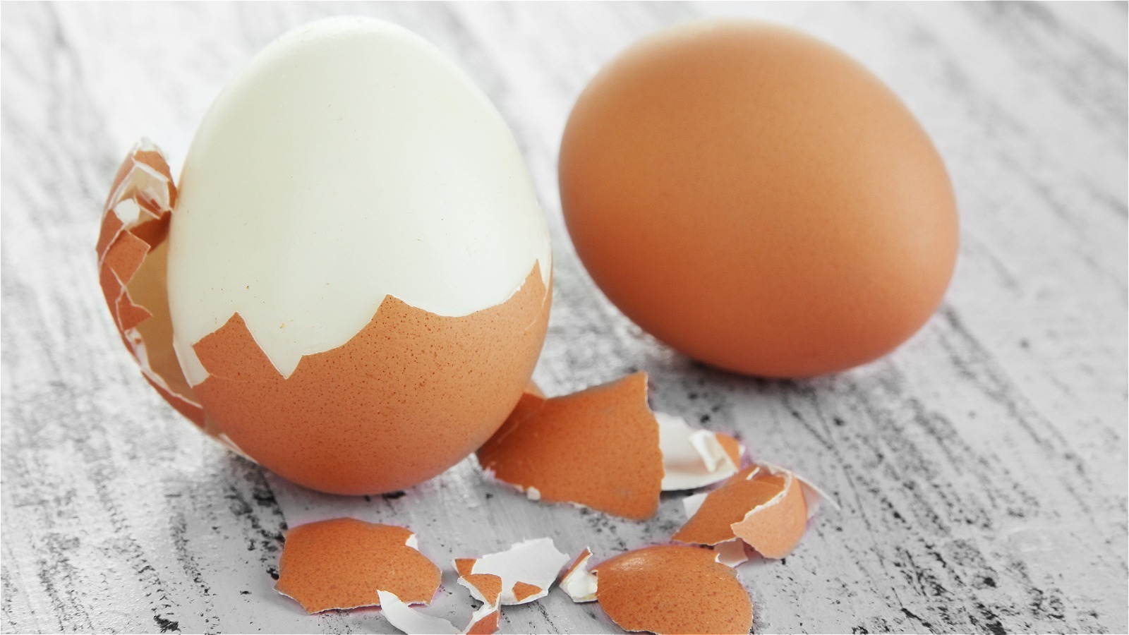 The Water Glass Method Of Effortlessly Peeling Eggs