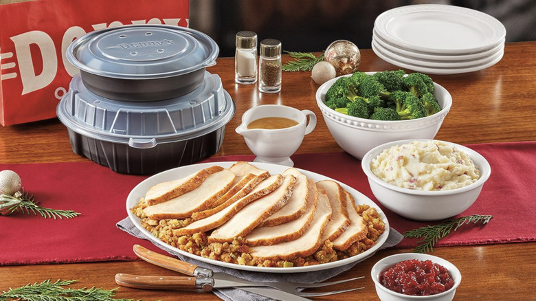 These Are The Restaurant Chains Serving Thanksgiving Dinner This Year
