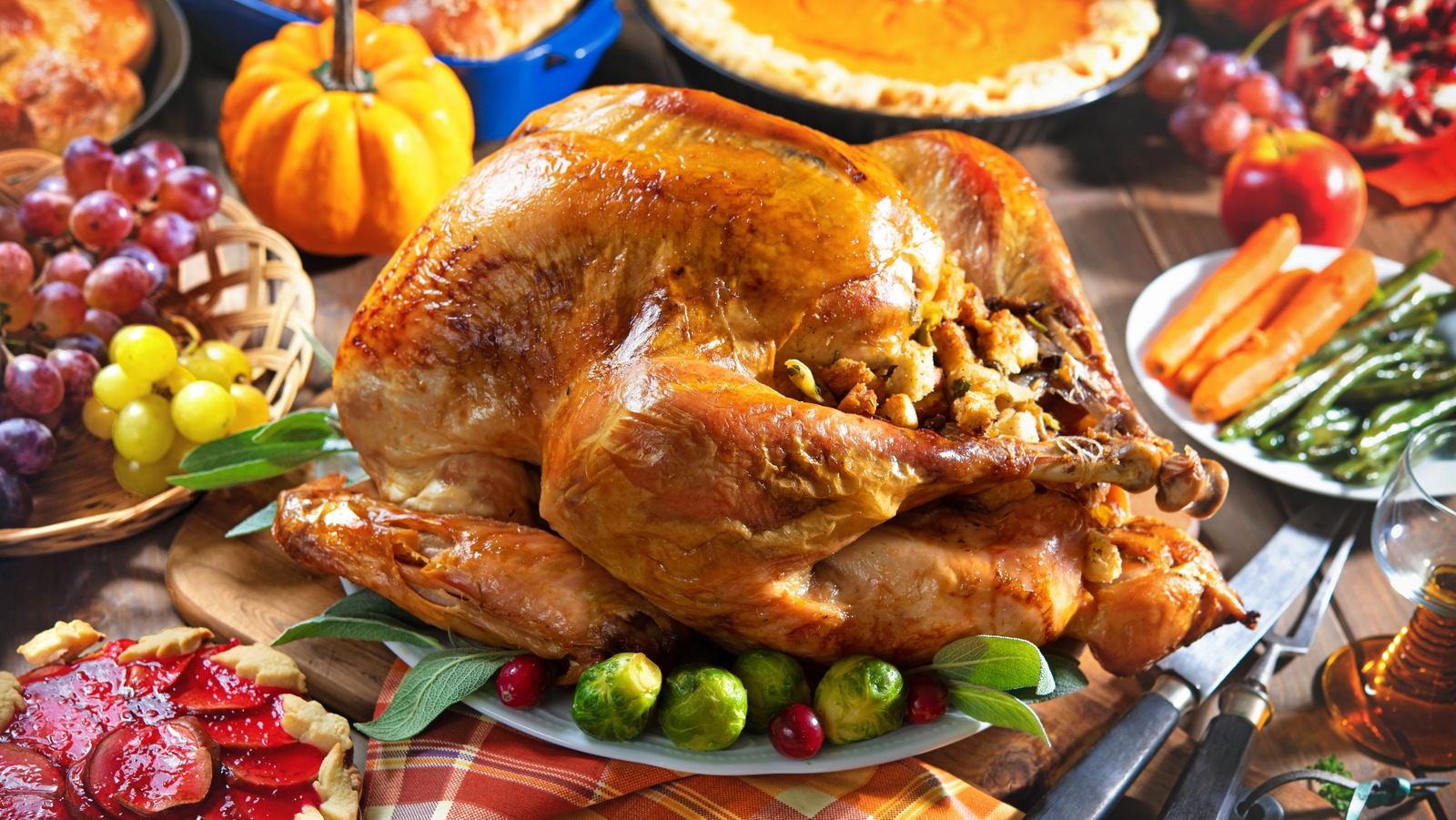 These Are The Restaurant Chains Serving Thanksgiving Dinner This Year
