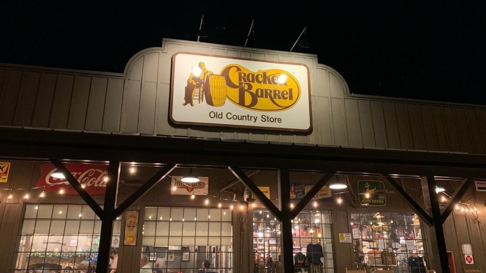 This Is How Much Cracker Barrel Employees Really Make This Is How Much Cracker Barrel Employees Really Make