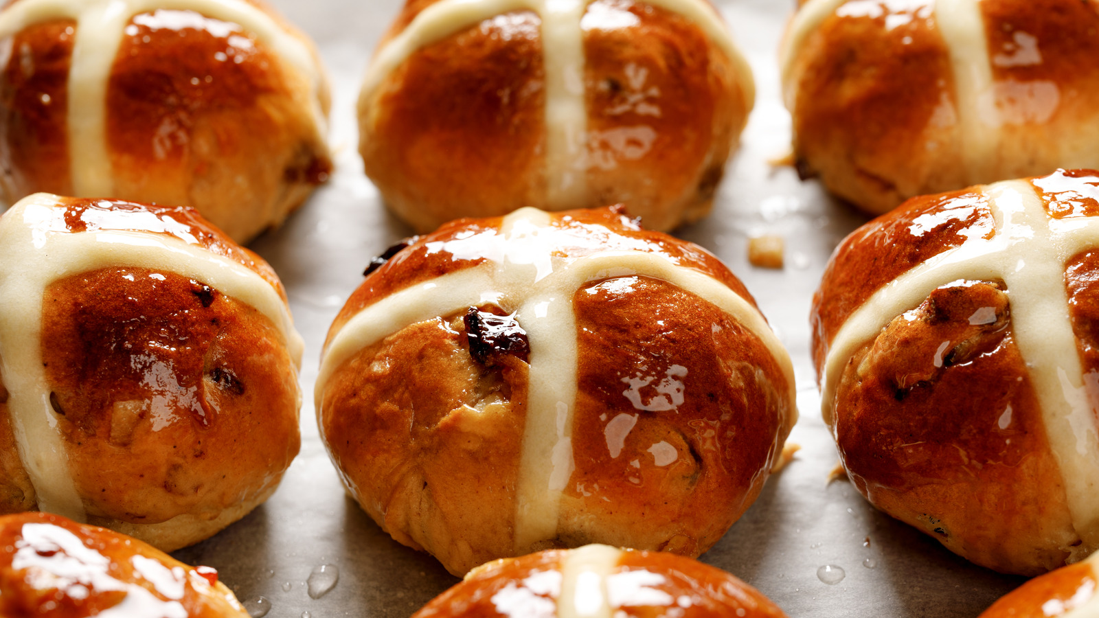 TikTok Is Divided Over This Cheesy Hot Cross Buns Hack From The UK
