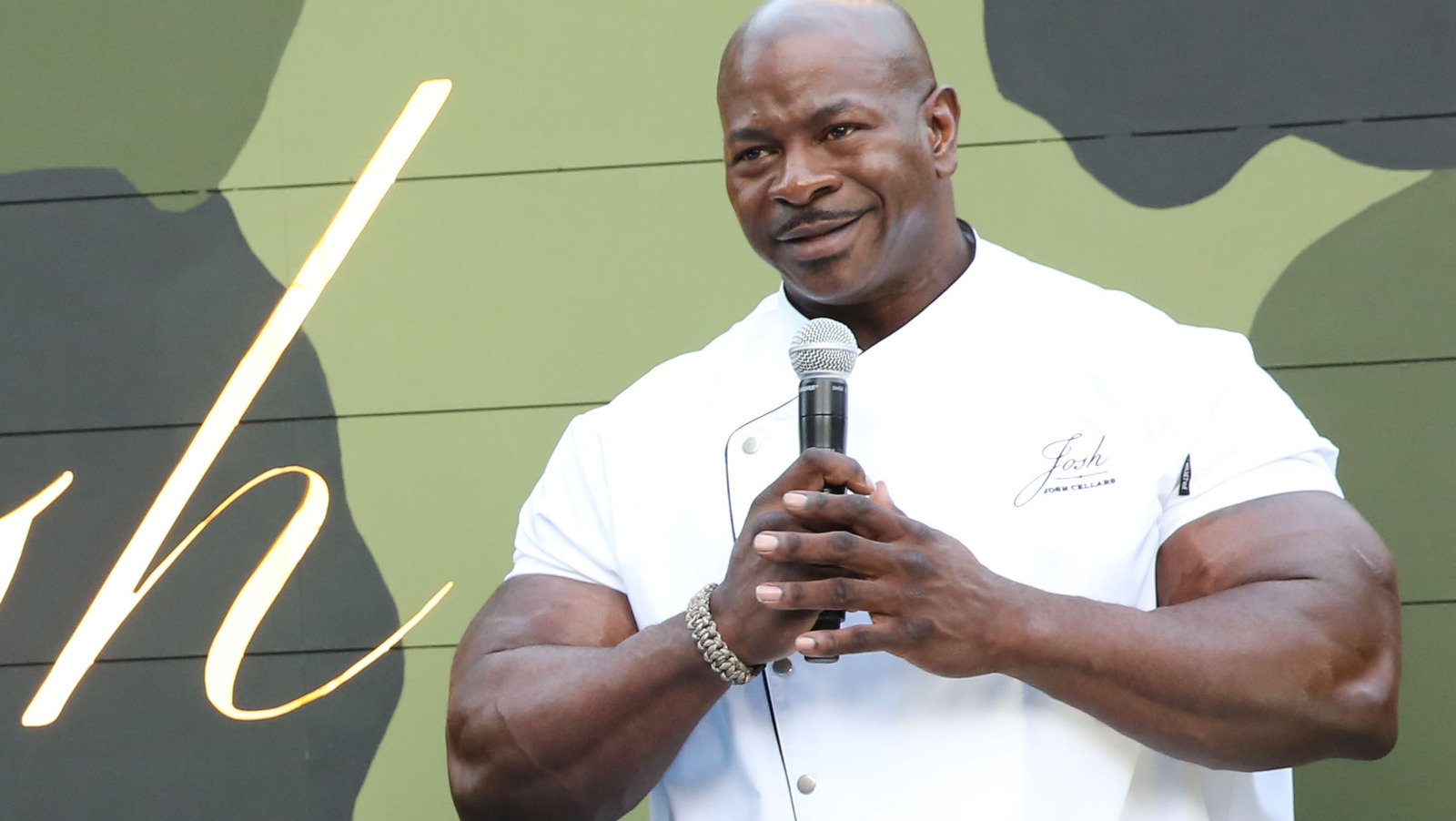 Twitter Is Losing It Over How Ripped Former White House Chef Andre Rush Is