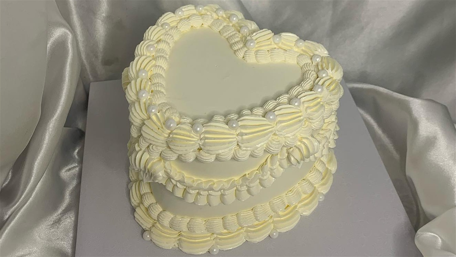Vintage Cake Decorating Is The Nostalgic Trend All Over TikTok