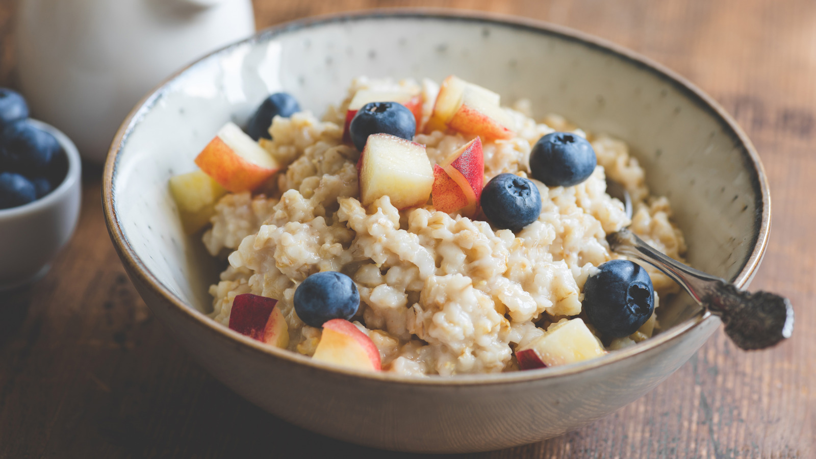 Water Vs Milk: Which One Makes The Best Oatmeal?