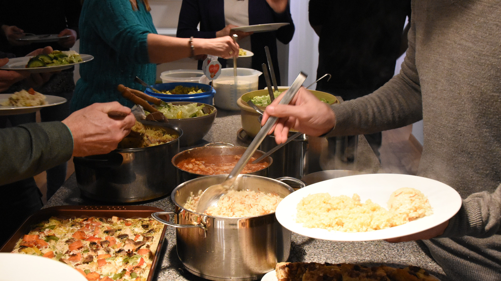 What Do You Make To Wow At A Potluck Dinner? Reddit Has Answers