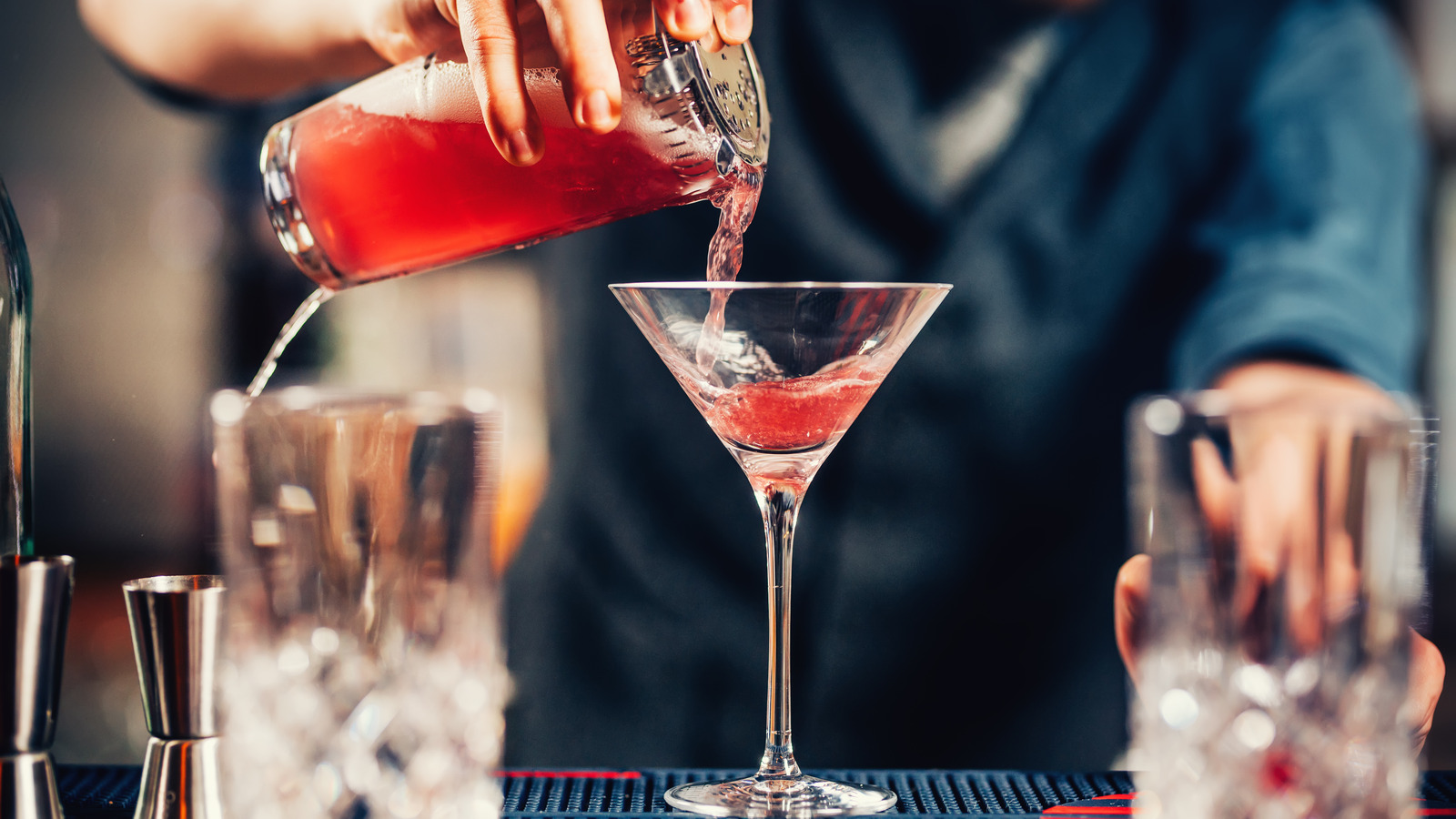 What Is A Cosmopolitan And What Does It Taste Like?