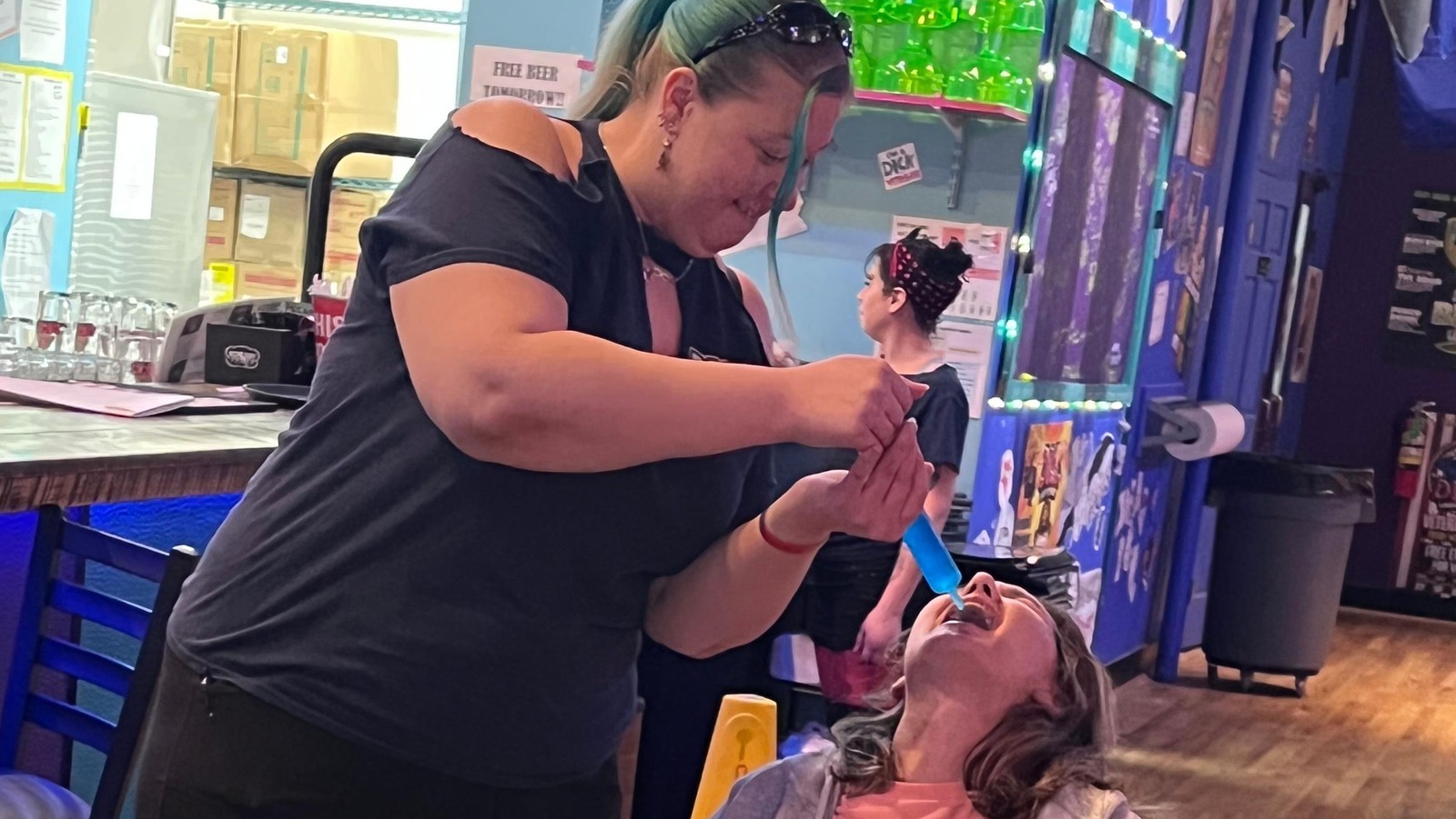 What It's Really Like To Work At Dick's Last Resort