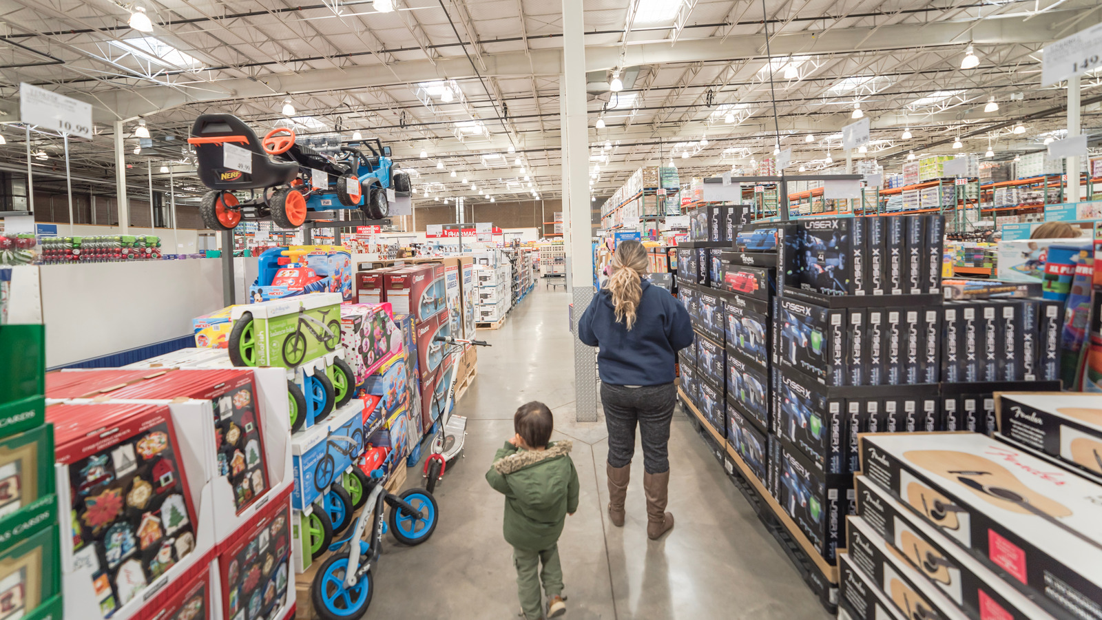 Why Free-Roaming Kids Are A Nightmare For Costco's Food Samples
