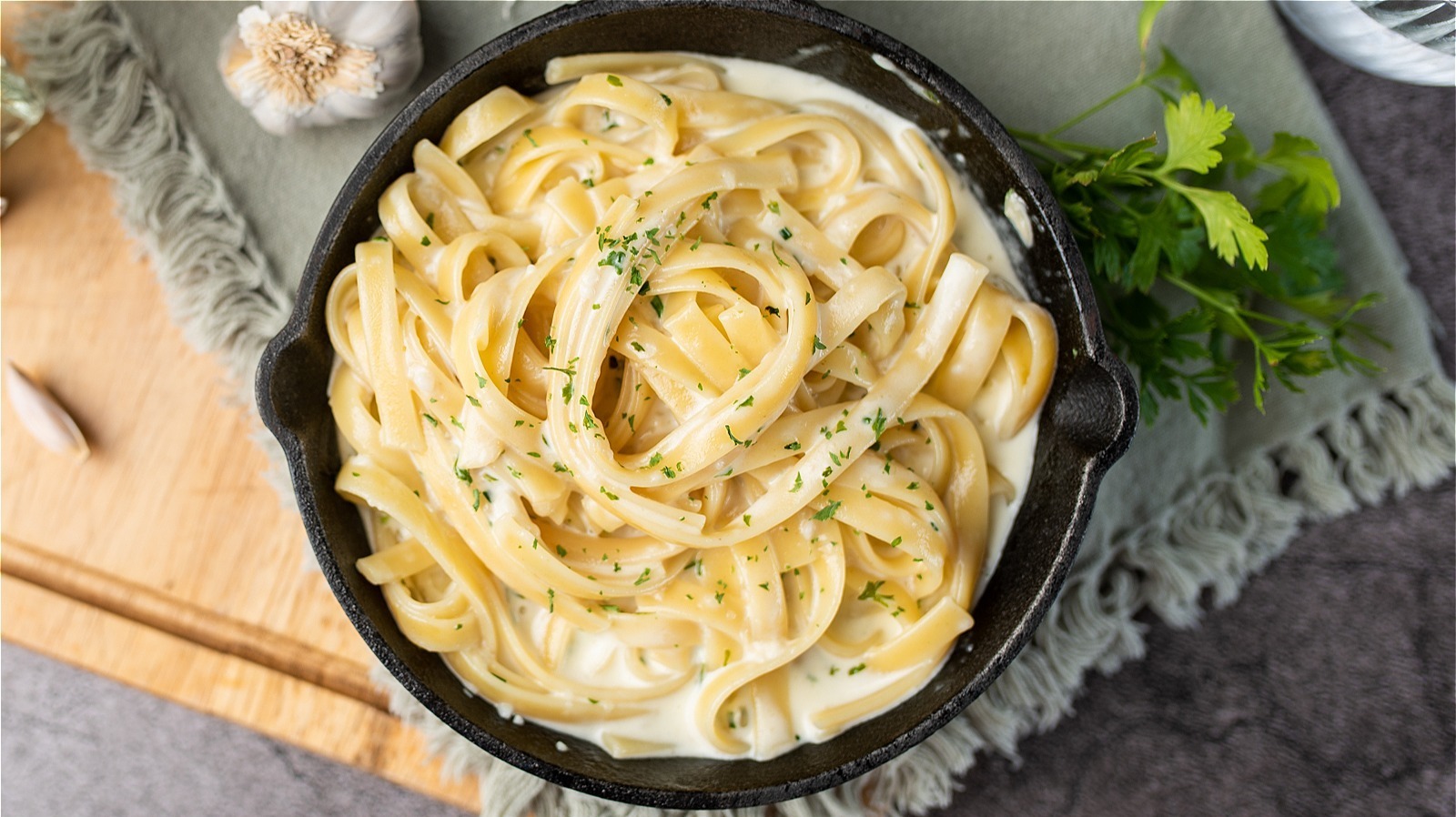 Why Is Leftover Alfredo So Oily (And How To Fix It)