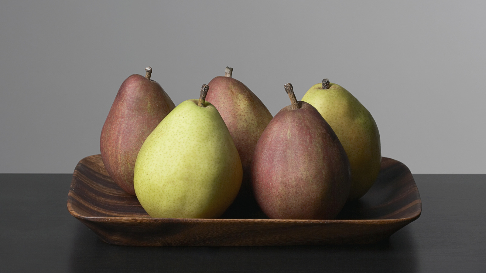 Why The World's Most Popular Pear Isn't Commonly Found In Asia