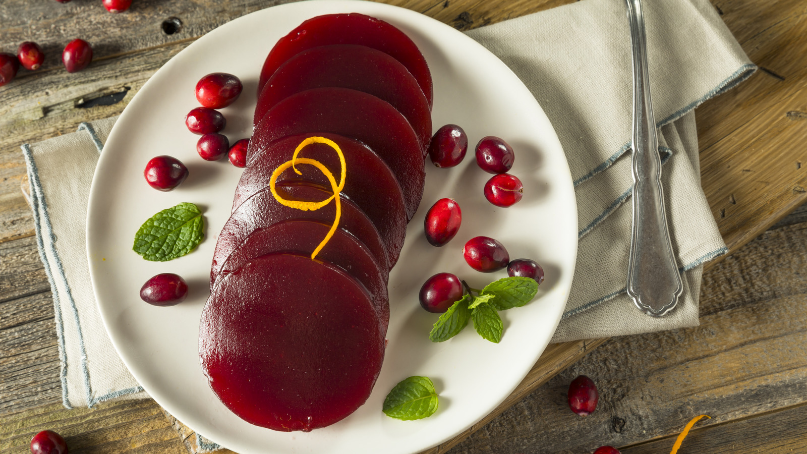 Why You Should Think Twice Before Eating Canned Cranberry Sauce
